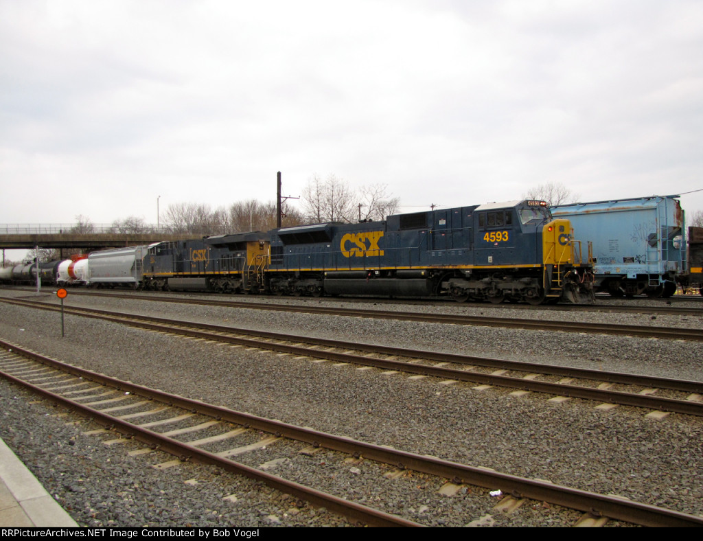 CSX 4593 and 962